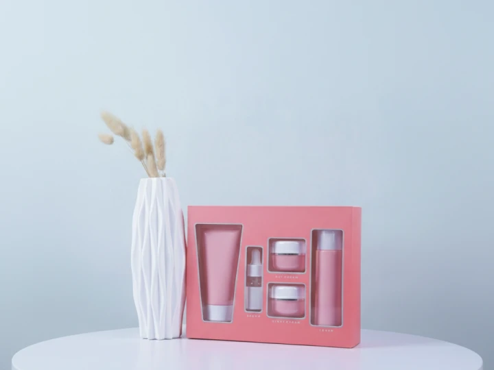 Cadouri pentru femei — cosmetice și seturi